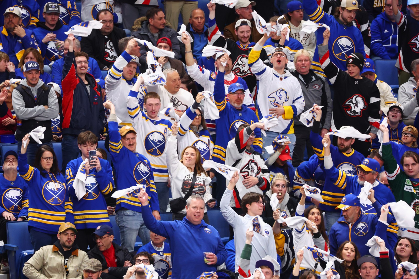 Buffalo fans finish ‘O Canada’ after mic fails before Game 5 of Sabres ...