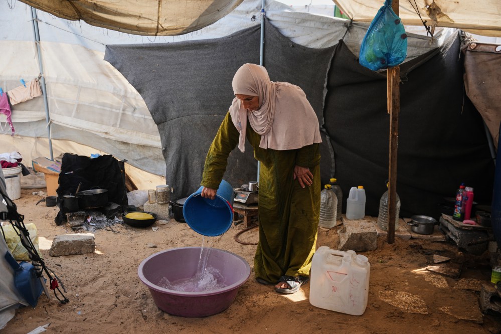 In Gaza, a desperate rush for water trucks persists more than 6 months ...