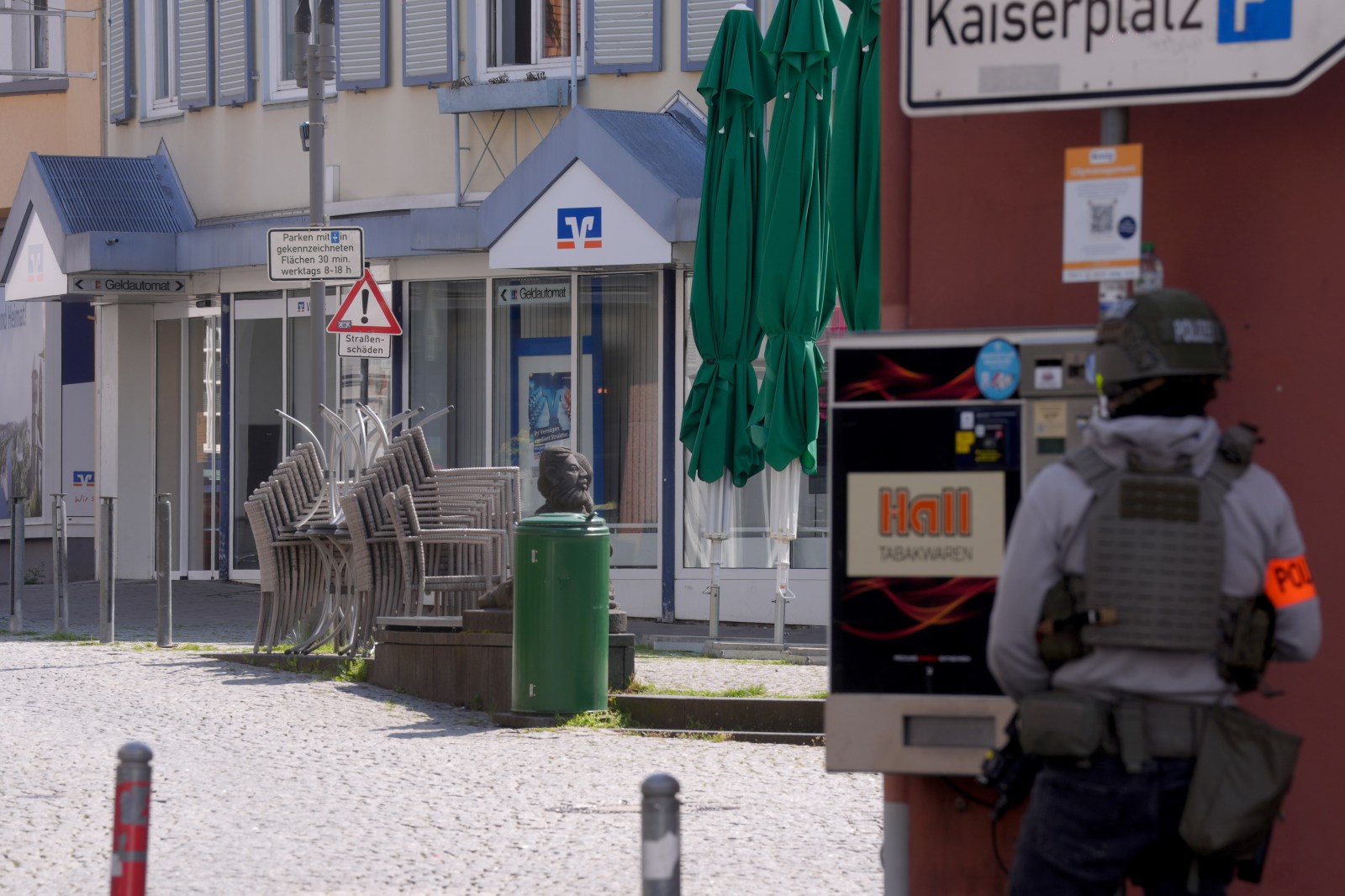 Police called to a hostage situation at a bank in western Germany ...