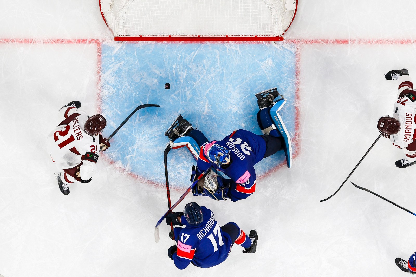 Canada scores 4 in the final period to beat Slovakia 5-1 at ice hockey ...