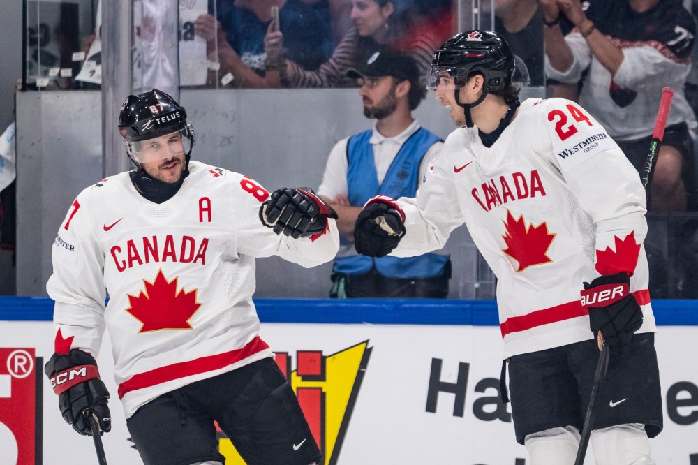 Canada scores 4 in the final period to beat Slovakia 5-1 at ice hockey ...