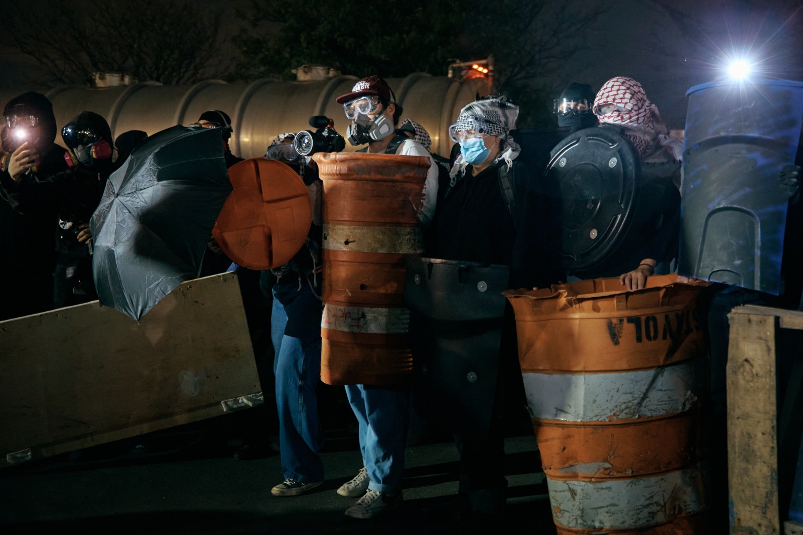 6 protesters arrested after clash with ICE officers outside a New ...