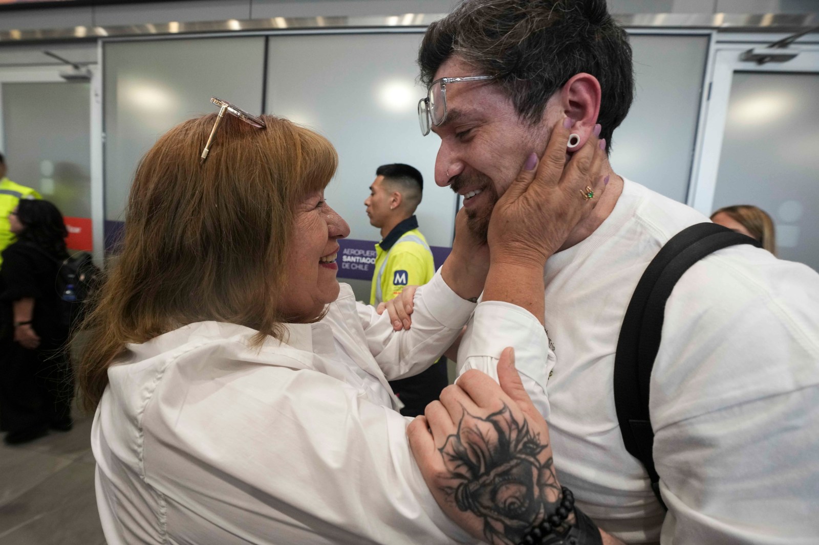 Chilean American stolen as a baby reunites with his mom and gets a ...