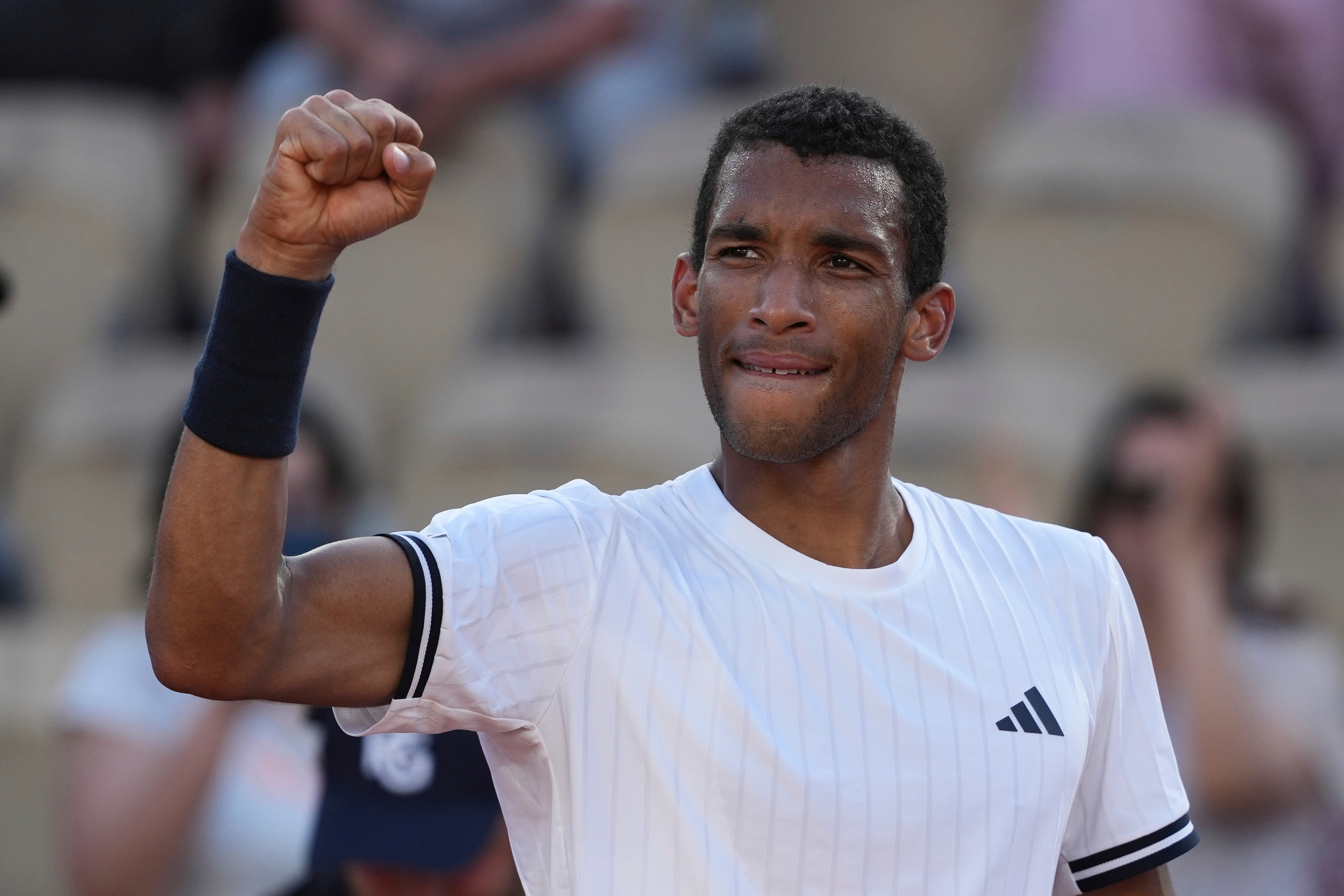 Canadians Auger-Aliassime, Mboko move on to third round at French Open ...