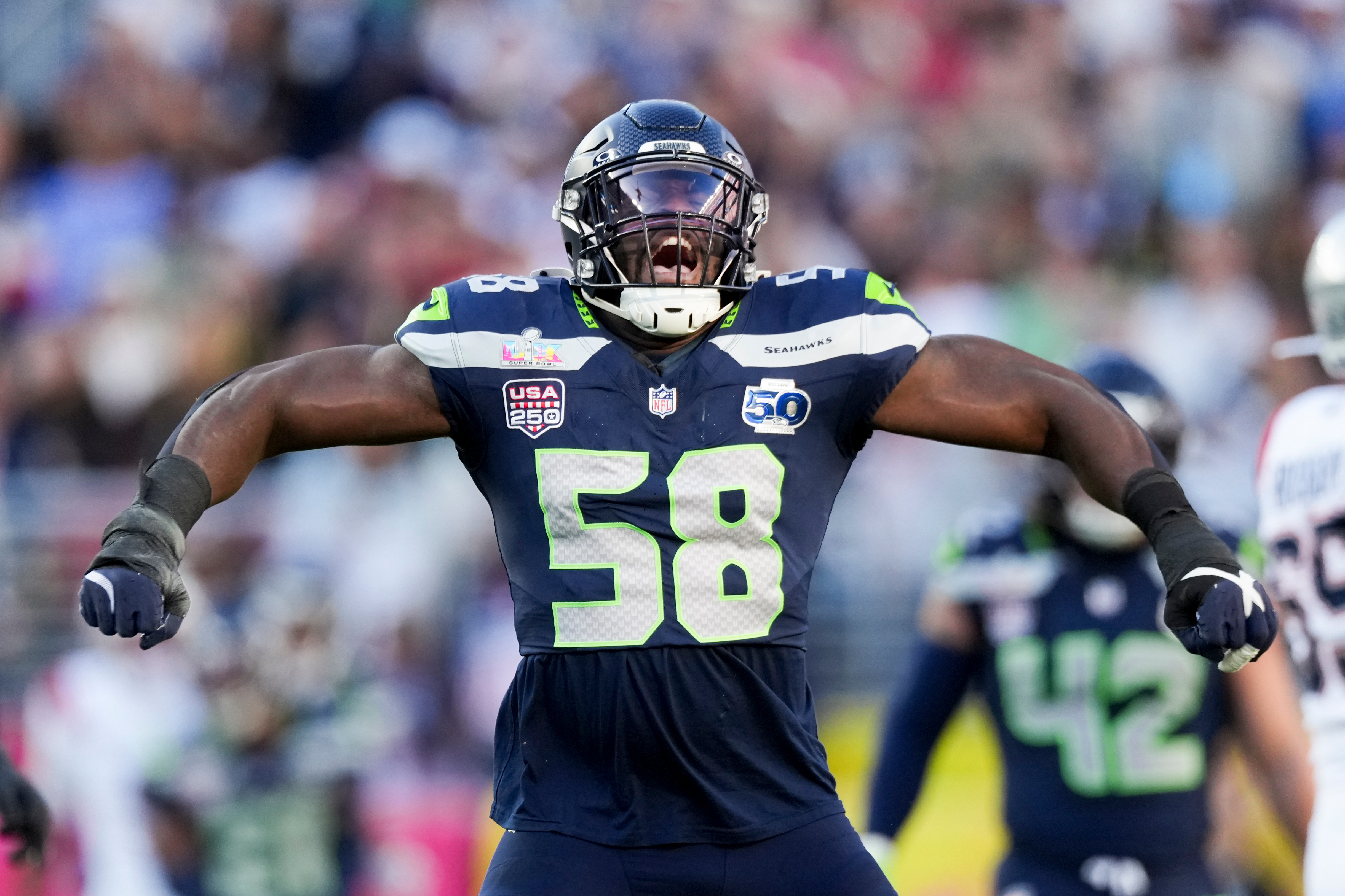 Seahawks and linebacker Derick Hall working toward a 3-year contract ...