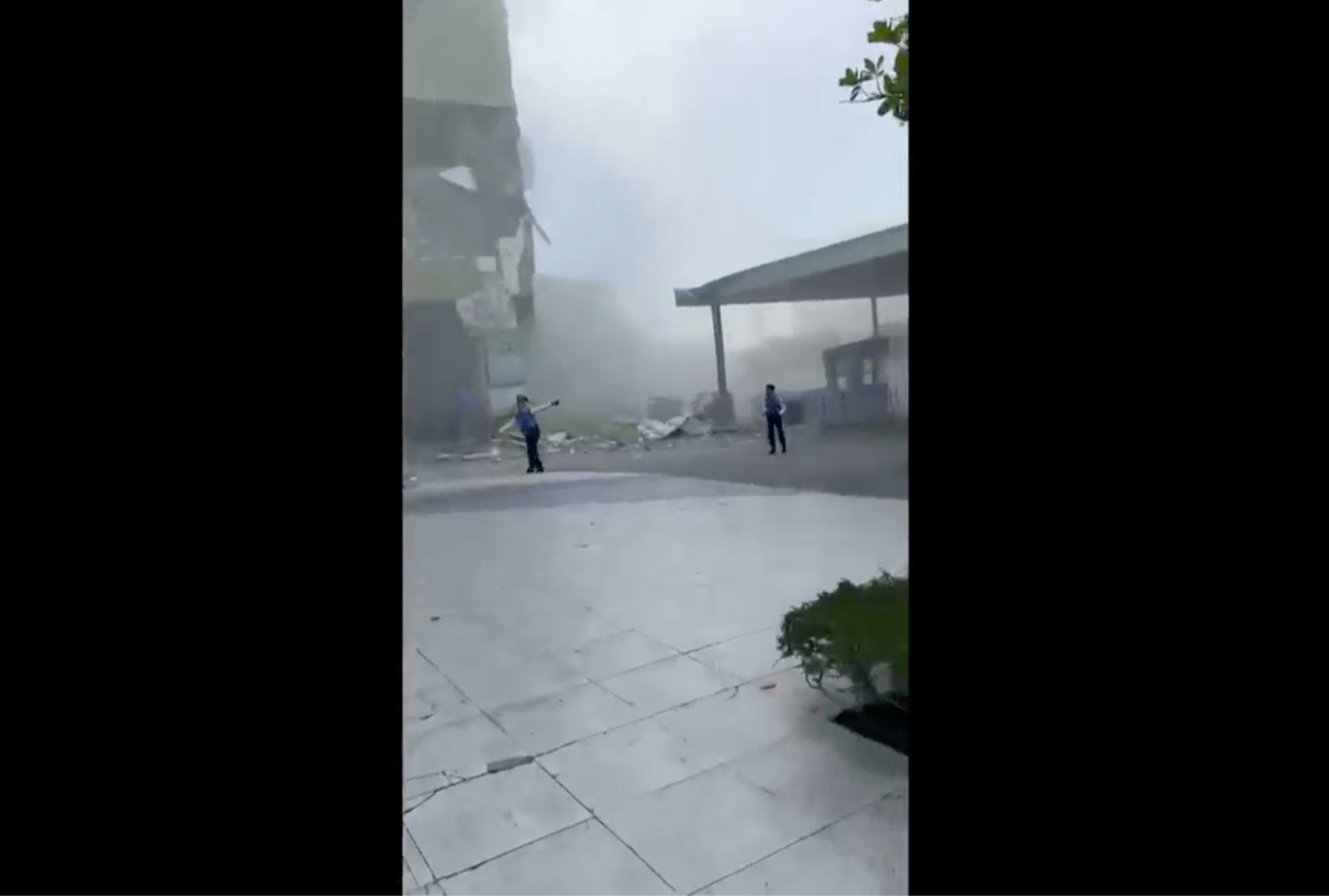 A 7.8 magnitude quake in the Philippines kills at least 35, collapses ...