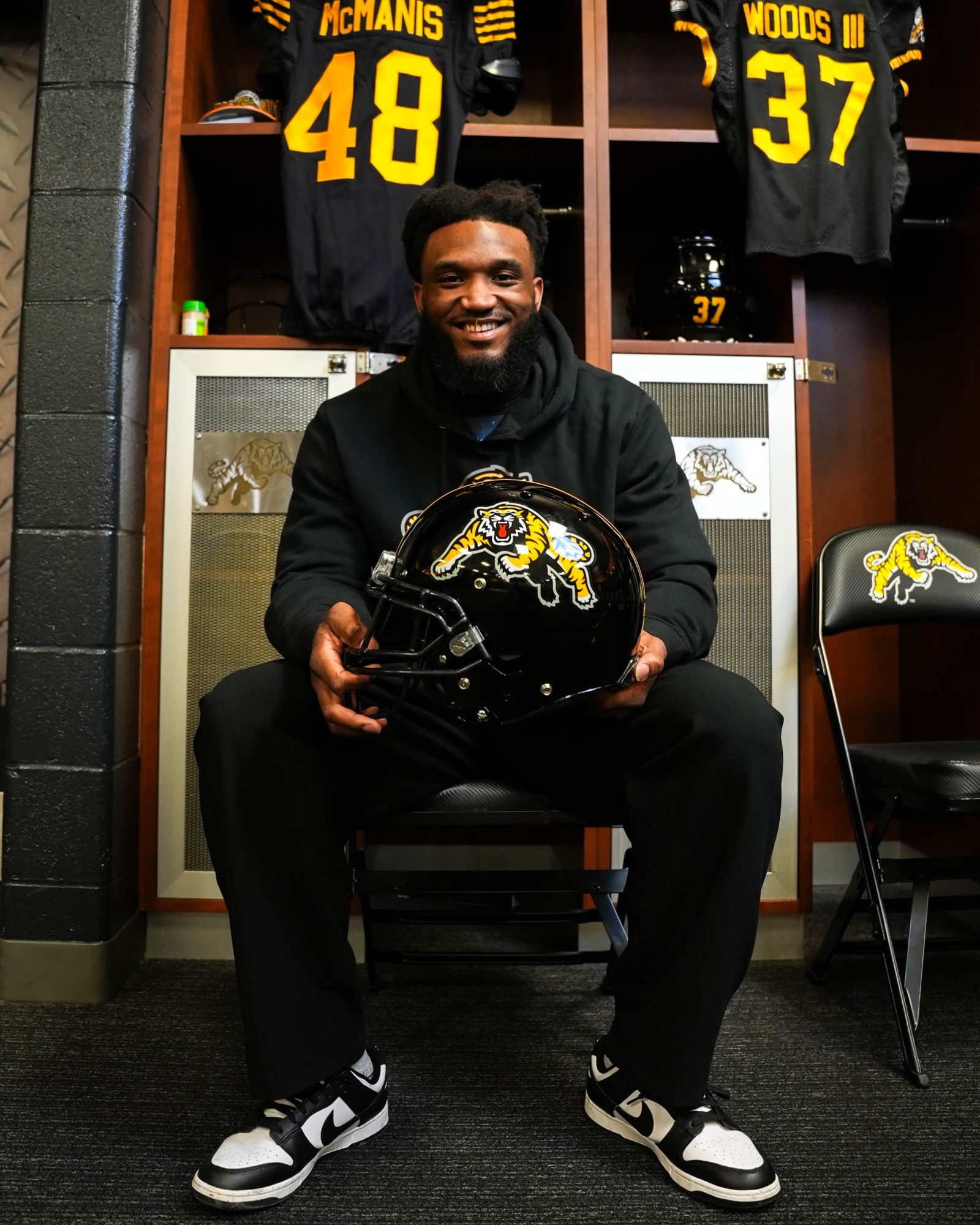 Veteran middle linebacker McManis quickly making presence felt with ...