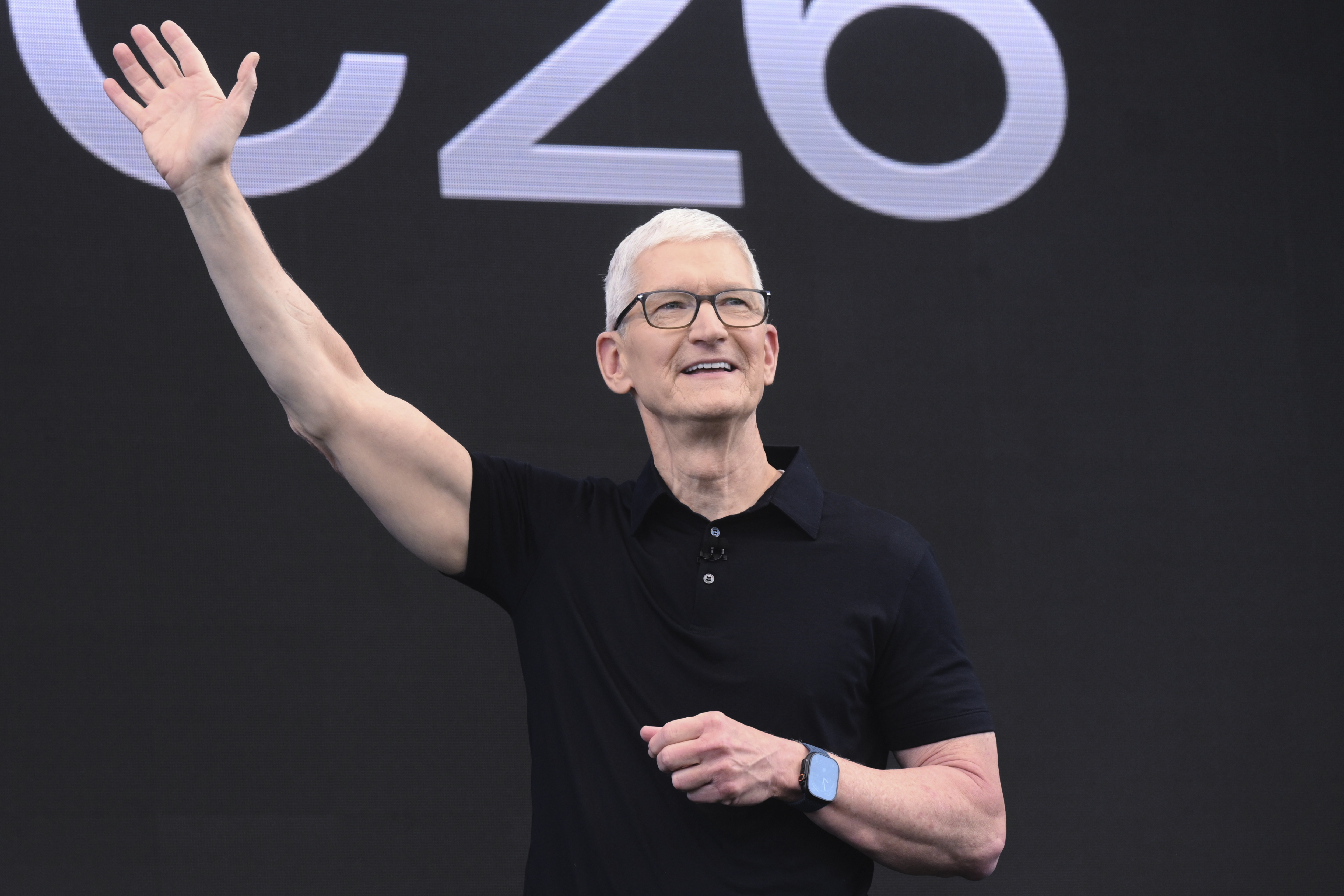 Apple unveils an upgraded Siri voice assistant with new AI features at ...