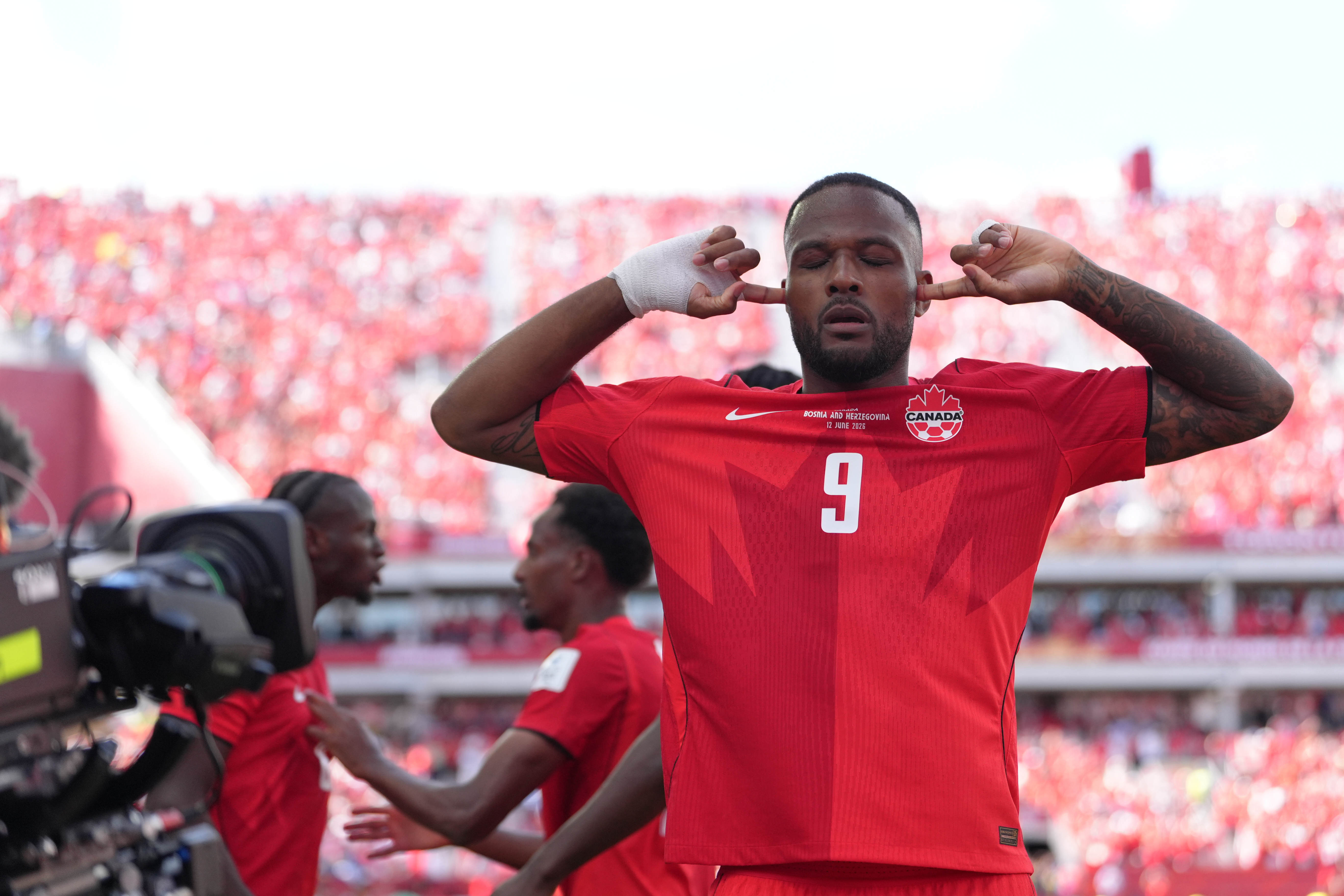 Larin scores in 78th minute to rally Canada to 1-1 draw with Bosnia ...