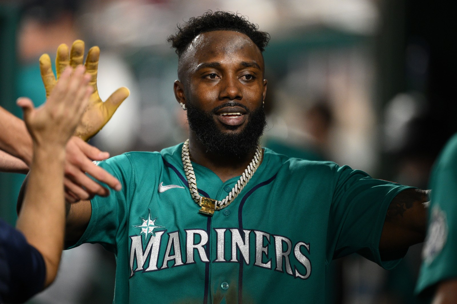 Mariners outfielder Randy Arozarena leaves with apparent leg injury ...