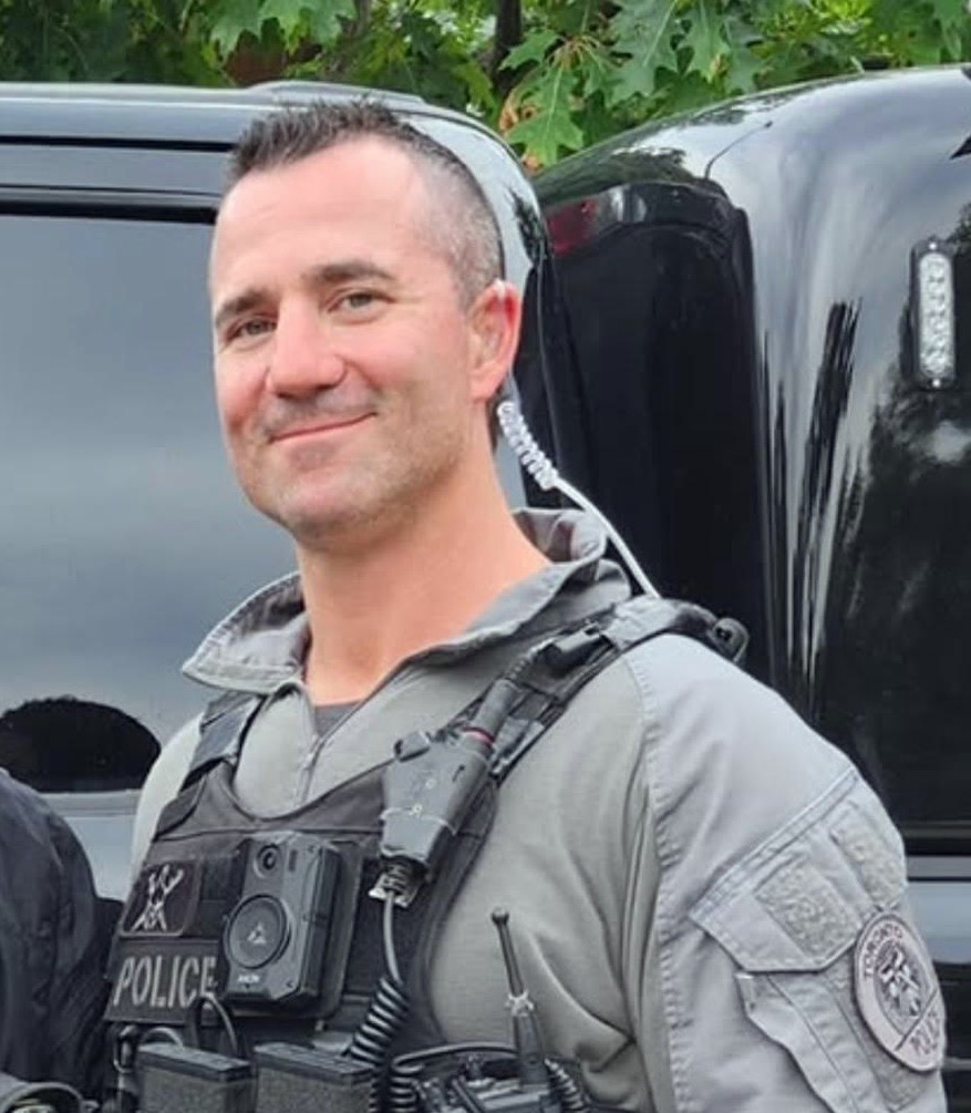 Procession will bring fallen Toronto officer to funeral home Sunday ...