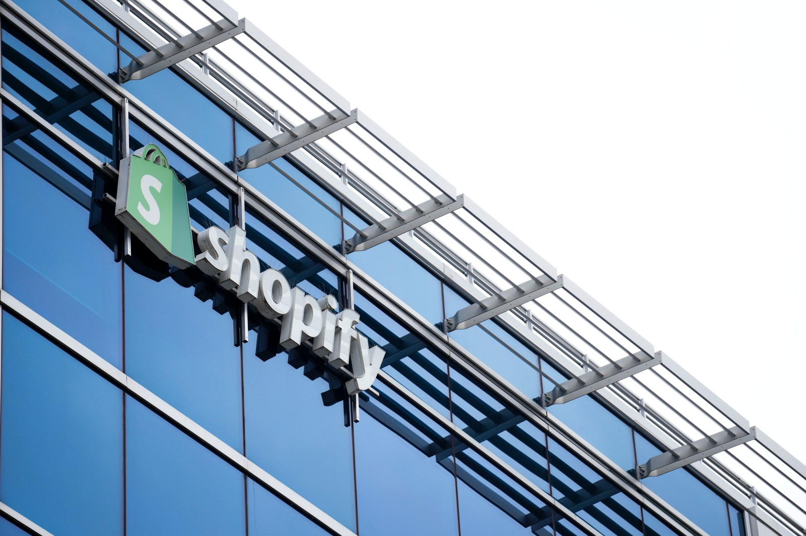 Shopify board fighting shareholder push to create AI policy – Winnipeg ...