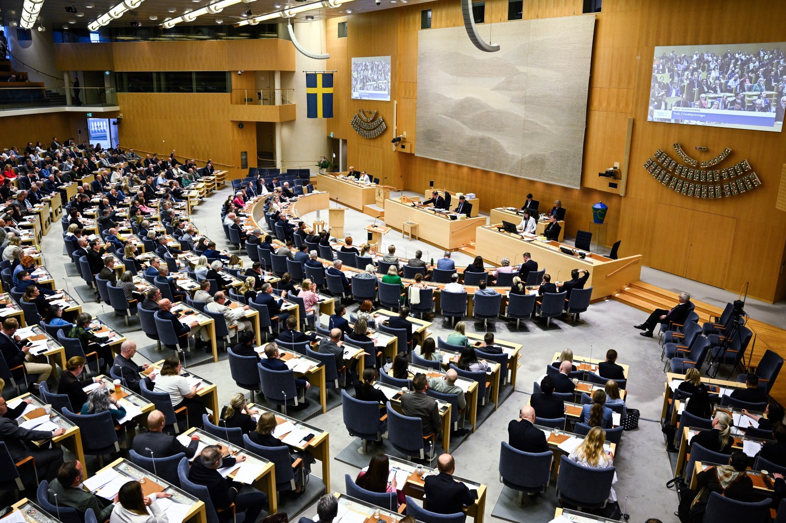 Sweden requires public workers to report migrants not authorized to ...