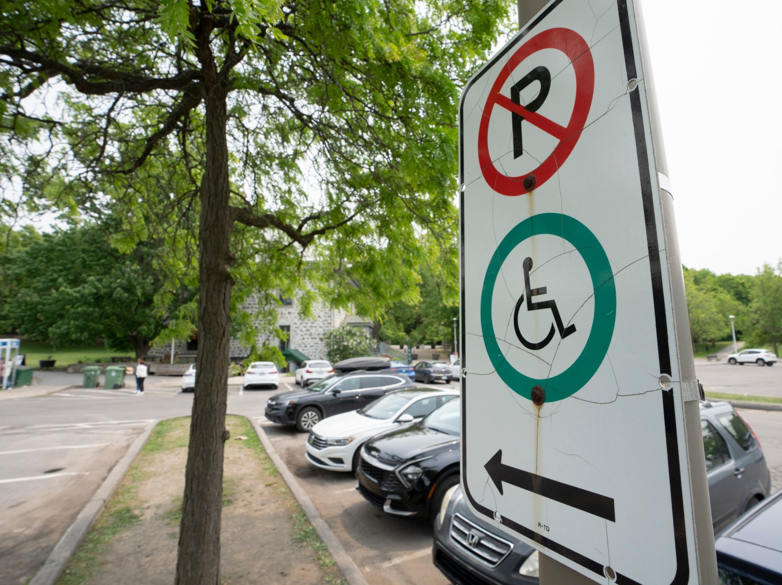 Alberta expands accessible parking permit system to cover those with ...